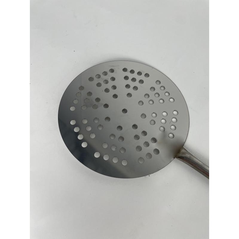 Round perforated shovel for wood-burning oven